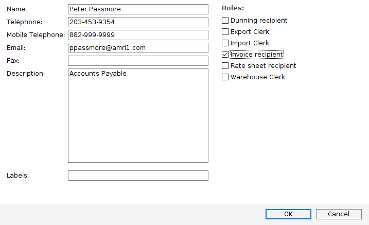 ¿Cómo puedo guardar contactos y añadir información de un contacto en Scope.
